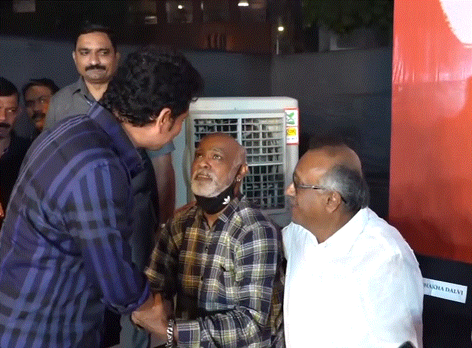 Sachin Tendulkar Reunites With Childhood Friend Vinod Kambli - Live India